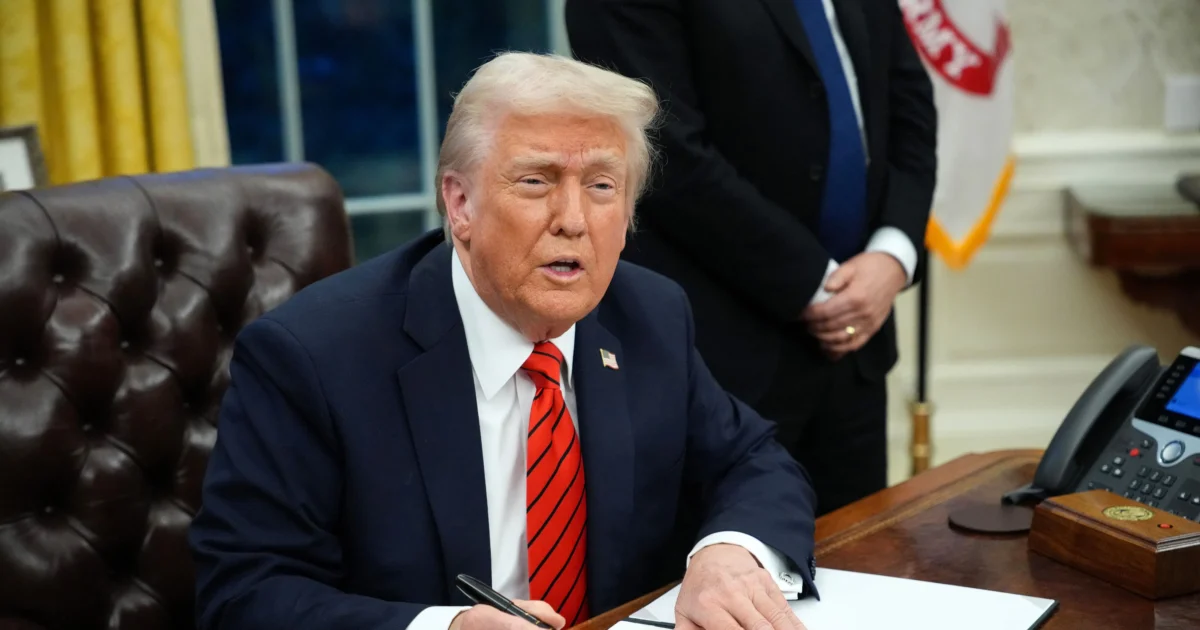 Trump Signs Order to Shut Down Federal Executive Institute | NTD