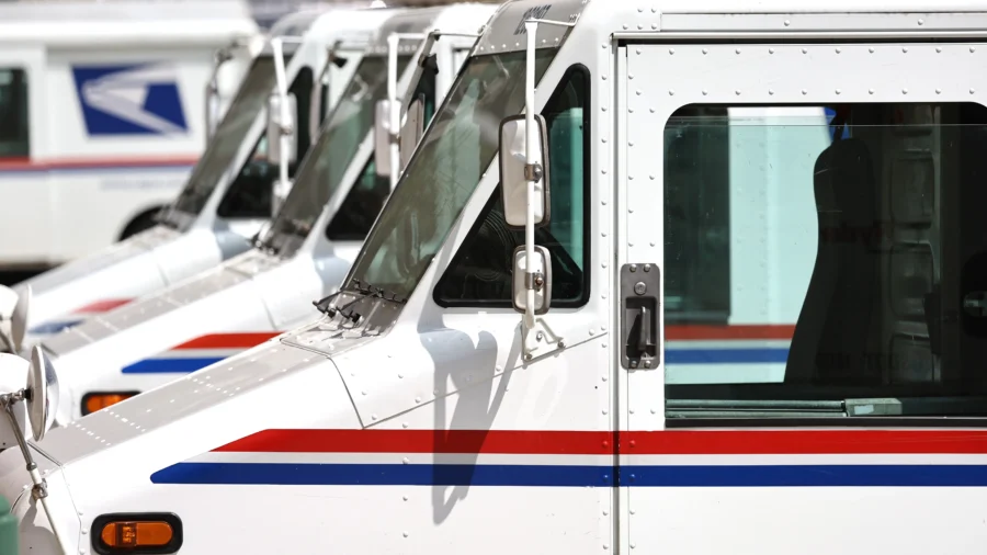 USPS Agrees to Work With DOGE, Plans to Cut 10,000 Workers | NTD