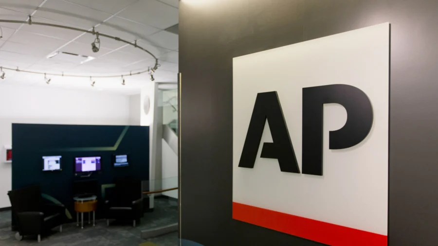 Associated Press Sues Trump Admin for Blocking Its Journalists | NTD
