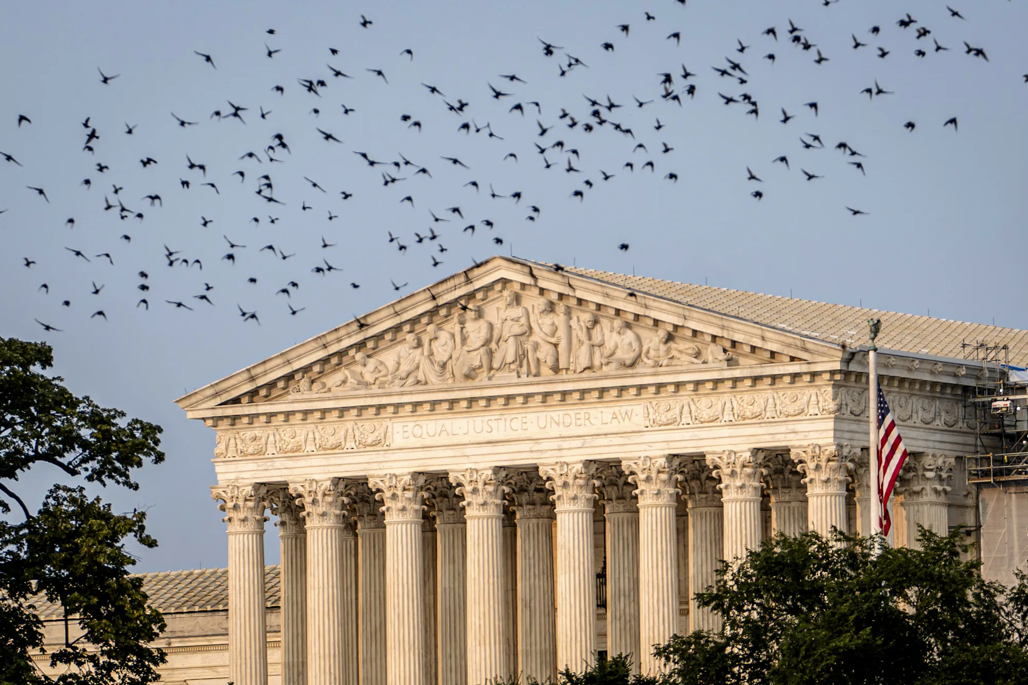 Supreme Court Hears Arguments on 'Reverse Discrimination' Case | NTD