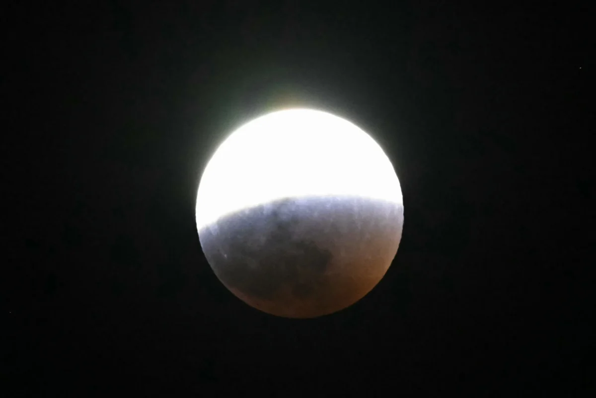 In Photos: March Blood Moon Total Lunar Eclipse Lights Up the Sky | NTD