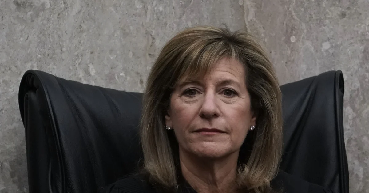 Judge Orders Trump Admin to Halt CFPB Shutdown, Reinstate Employees | NTD