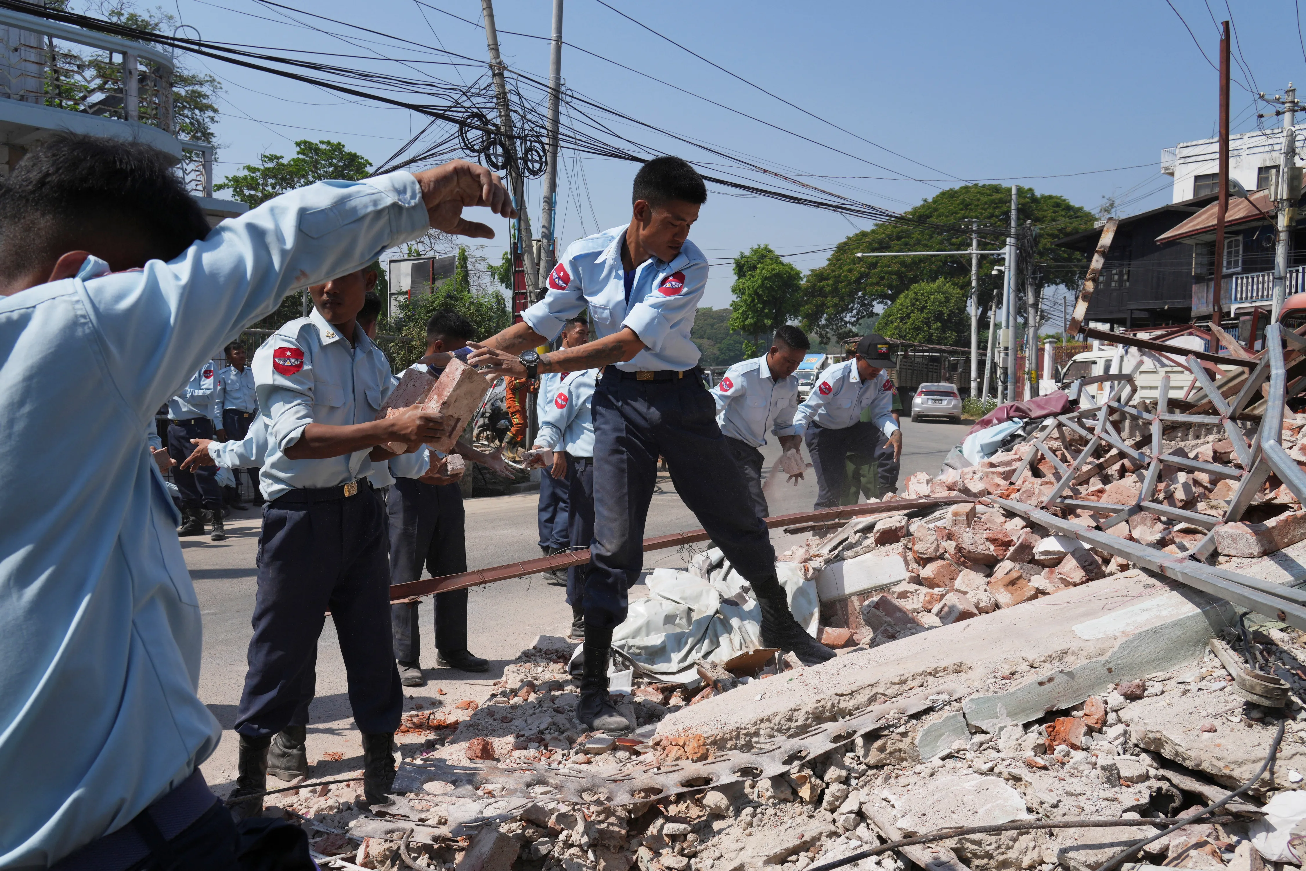 Survivors Still Being Found From Burma Earthquake, but Hopes Begin to ...