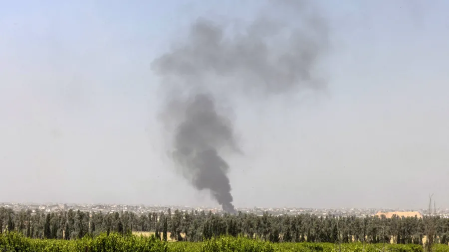 Israel Takes Gaza Land in North and South Simultaneously | NTD