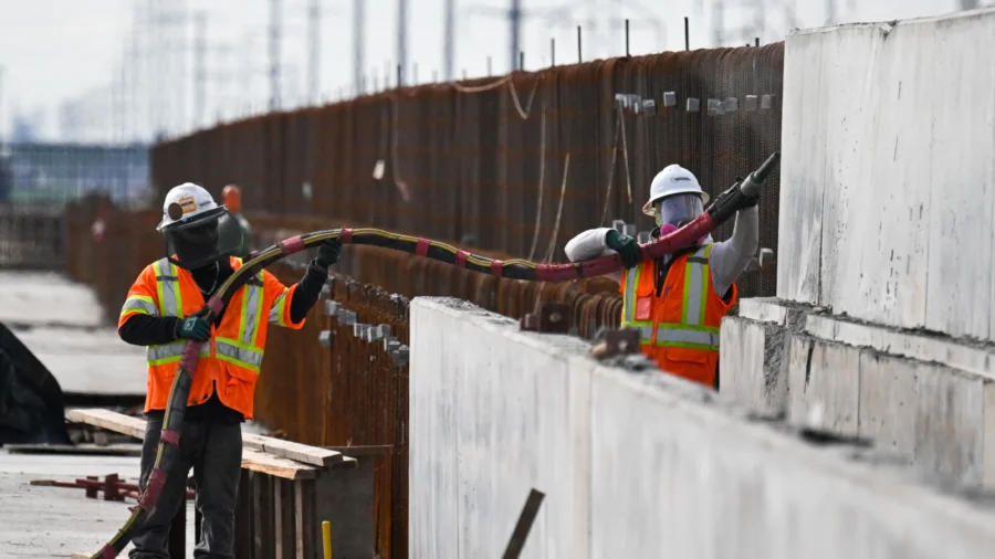 Trump Orders Technological Upgrades in Infrastructure Permitting ...