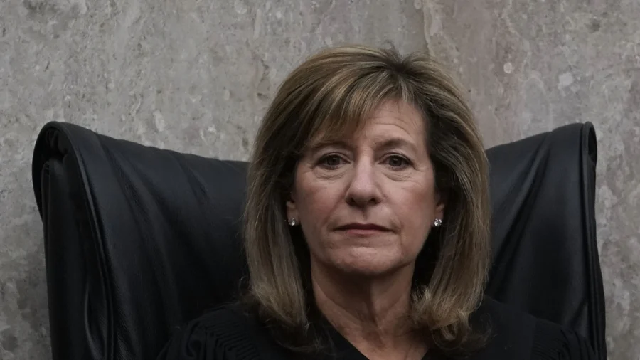 Federal Judge Pauses Trump Admin Layoffs at Consumer Watchdog Agency | NTD