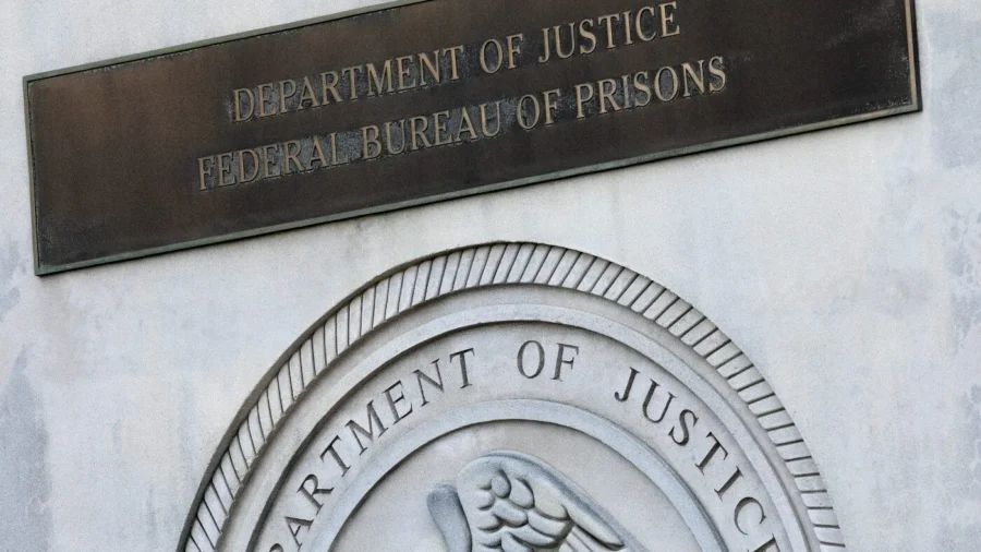 DOJ: 2 Suspects Charged With Smuggling AI Chips to China | NTD