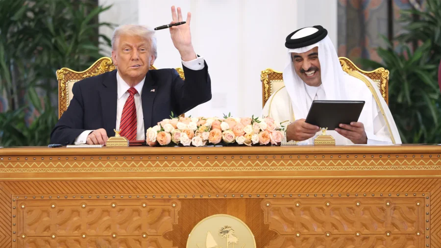 Trump Participates in Qatari State Dinner | NTD