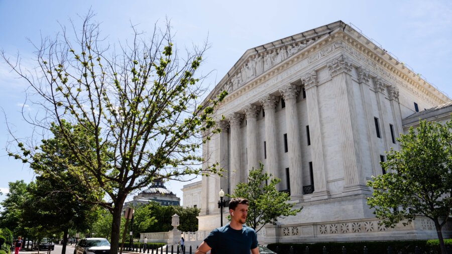 Supreme Court Allows Trump Admin to Remove Labor Board Members for Now | NTD