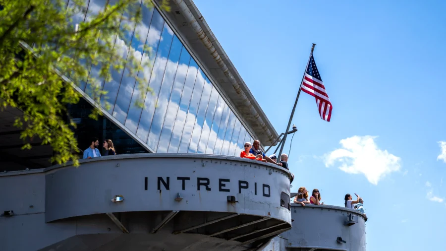 New York Honors Fallen at Intrepid Museum Memorial Day Event | NTD