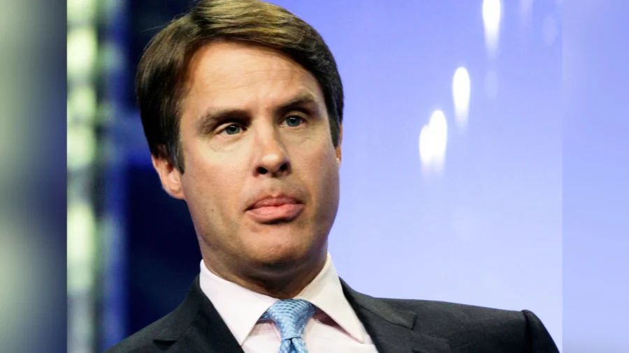 ABC Fires Journalist Terry Moran Over Anti-Trump Social Media Post | NTD