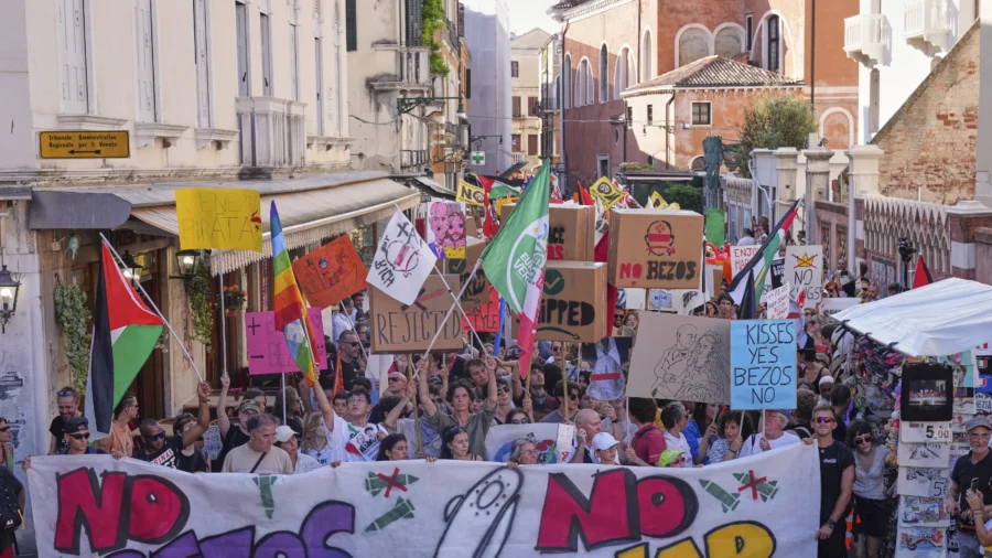 Protesters March Through Venice as Bezos's Wedding Bonanza Stirs ...