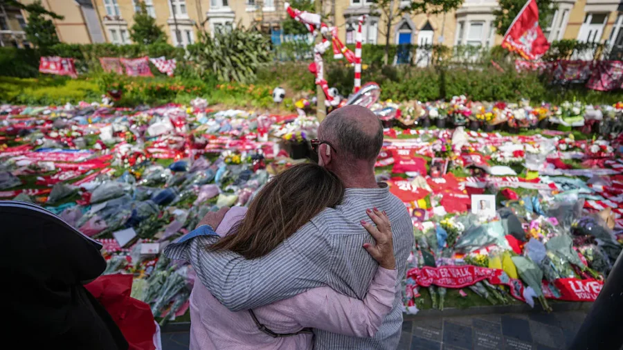 Liverpool Fans Mourn Star Striker Diogo Jota After Deadly Car Accident ...