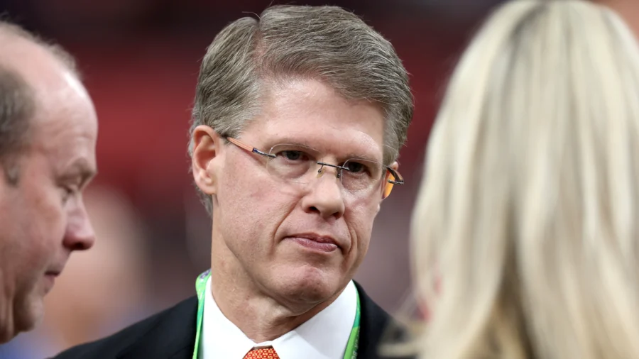 Chiefs Owner Clark Hunt’s 9-Year-Old Cousin Killed in Texas Flooding | NTD