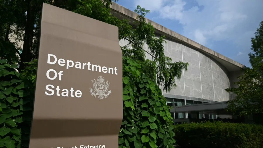 Homeland Security Secretary Noem Hospitalized for Allergic Reaction | NTD