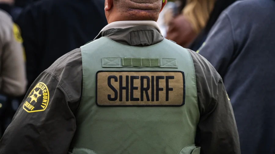 LA Sheriff's Department Holds News Conference After Blast | NTD