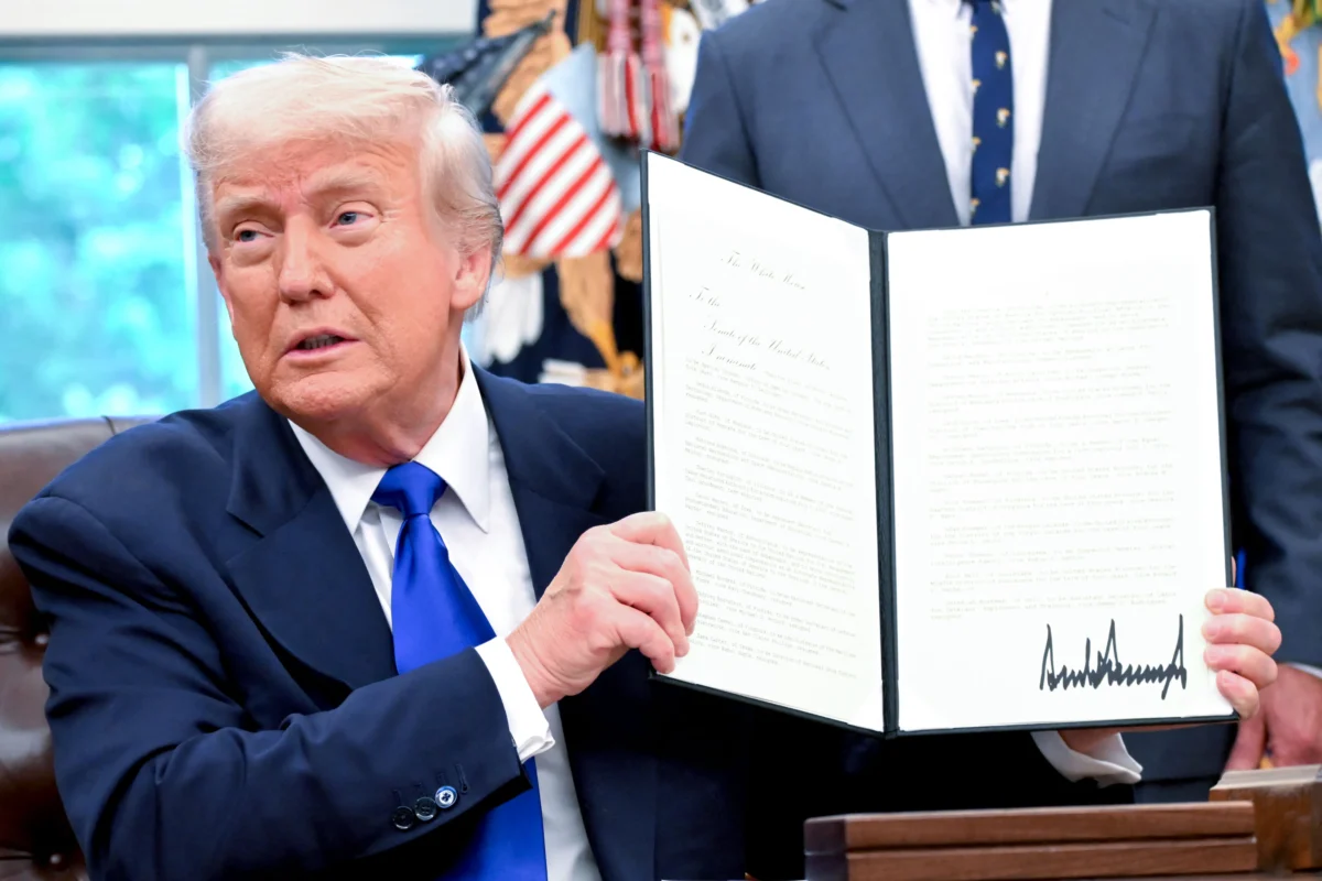Trump Directs That Crypto, Private Equity Investments Be Allowed in 401(k)s | NTD