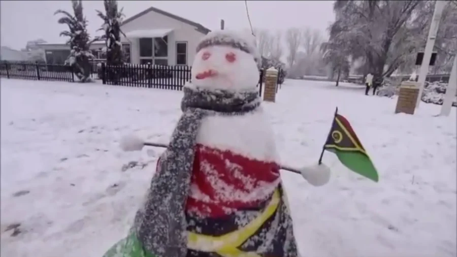 Australian Towns Blanketed With Rare Snow | NTD