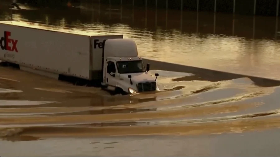 Parents and Child Killed as Heavy Rain and Flooding Batter Tennessee | NTD