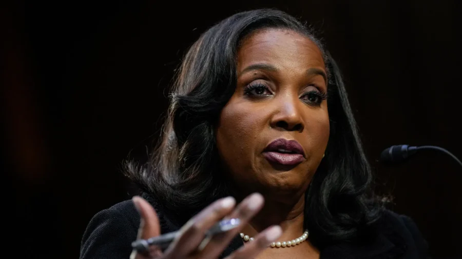 Judge Weighs on Trump Firing Fed Governor Cook | NTD