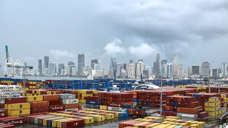 US, China Roll Out Tit-for-Tat Port Fees | NTD