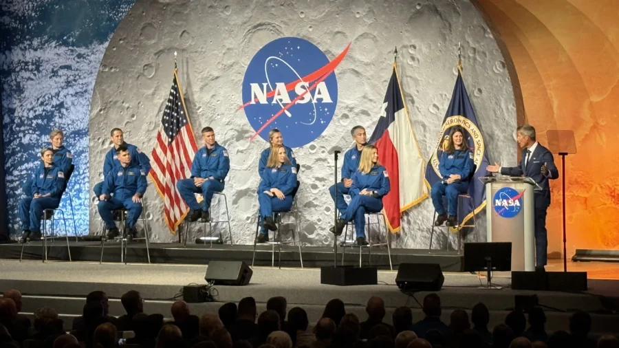NASA Introduces Its Newest Astronauts as 10 Space Flyers Chosen From ...