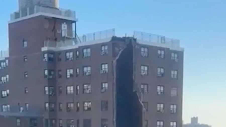 NYC Building Partially Collapses, Leaving 20-story Hole | NTD