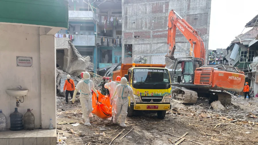 At Least 54 Bodies Recovered After Indonesian School Collapse | NTD