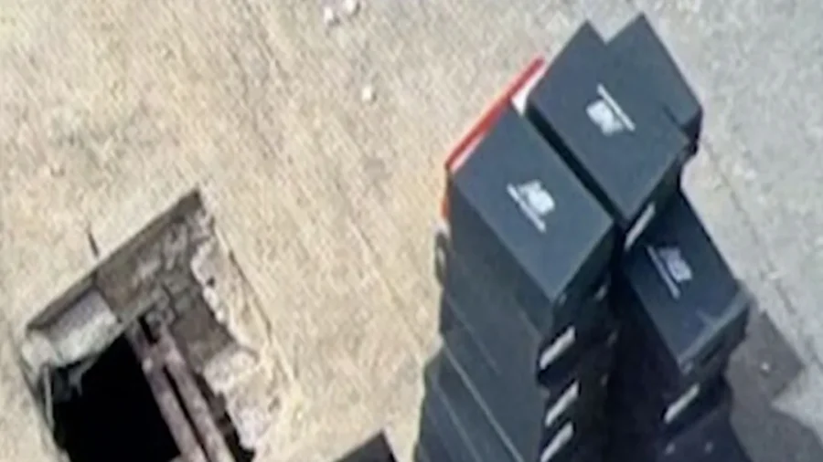 Thieves Steal Thousands in Rooftop Sneaker Heist | NTD