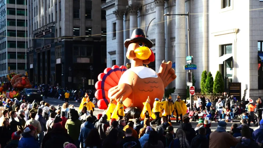 Philadelphia Enjoys Thanksgiving Day Parade | NTD