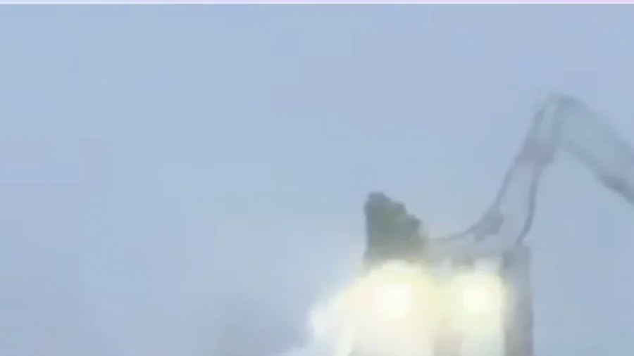 Crews Work on De-icing Planes at Greater Rochester International ...