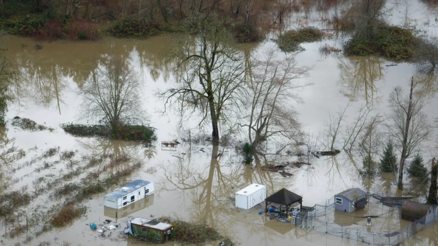 Storms Bring Floods to Northwest, Snow to Upper Midwest | NTD