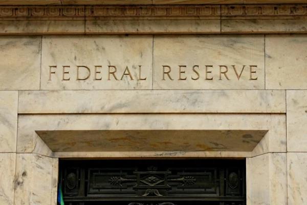 ‘Fed a Political Animal, Wants to Rein in Trump,’ Says Analyst | NTD
