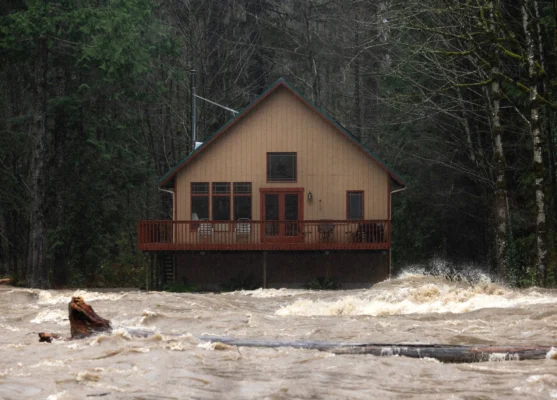 Evacuations Ordered After Flooding in Washington State | NTD
