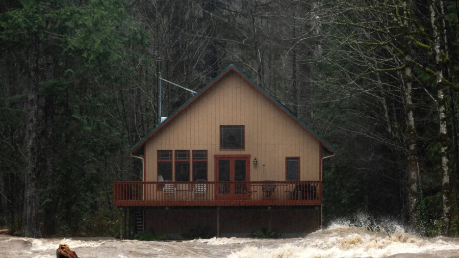 Hospital in Utah Where Charlie Kirk Was Taken After He Was Shot | NTD