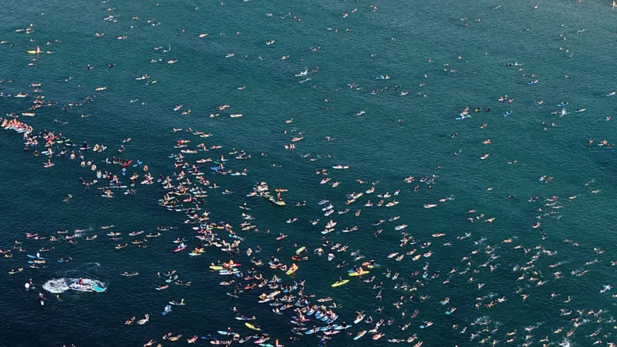 Sydney Honors Victims of Terrorist Attack at Bondi Beach | NTD