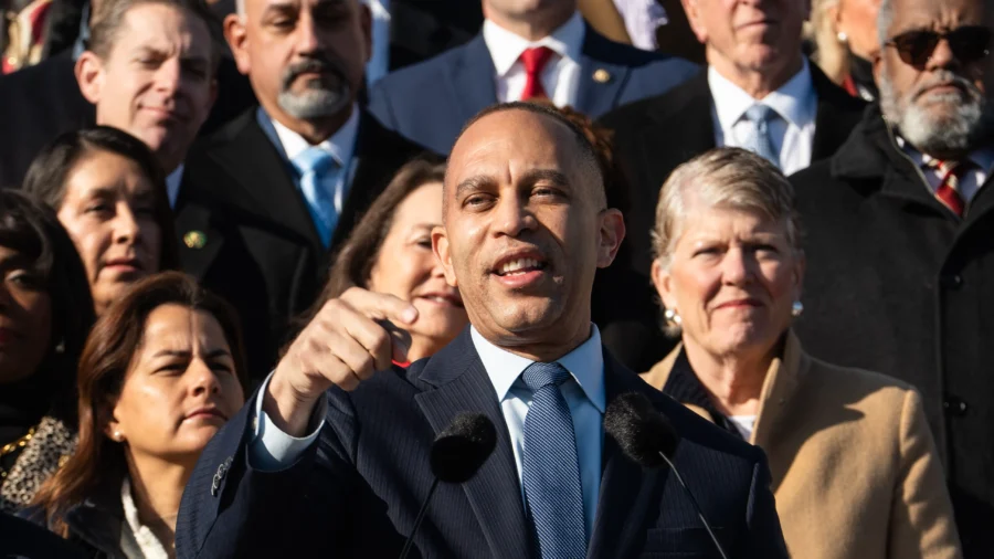 LIVE NOW: House Minority Leader Jeffries Holds Press Conference | NTD