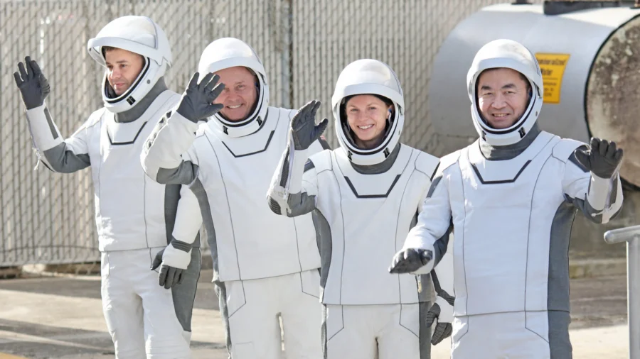 Astronaut's Medical Issue on ISS Forces Early Return to Earth | NTD