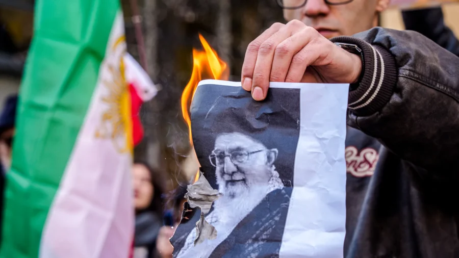 Iran Protests Grow, Lessons From the Arab Spring Protests | NTD