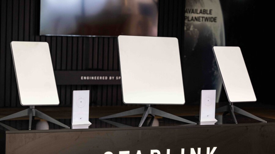 China Unveils Portable Device at Tech Exhibition to Jam Starlink | NTD