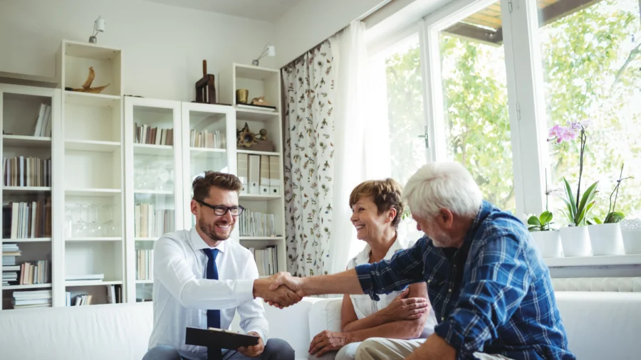 What Kind of Financial Advisor Do You Need? Here’s How to Decide | NTD