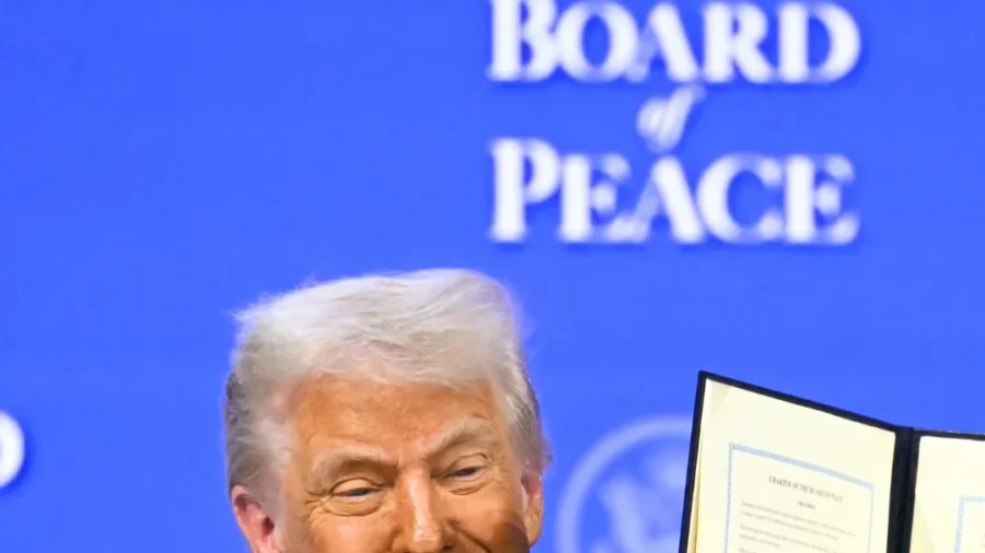 Video: Trump and Others Sign Board of Peace Documents | NTD