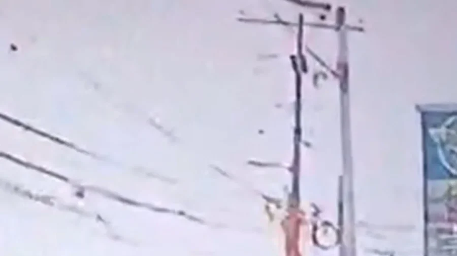 Philippine Mayor Narrowly Escapes Rocket-Launched Grenade Attack | NTD