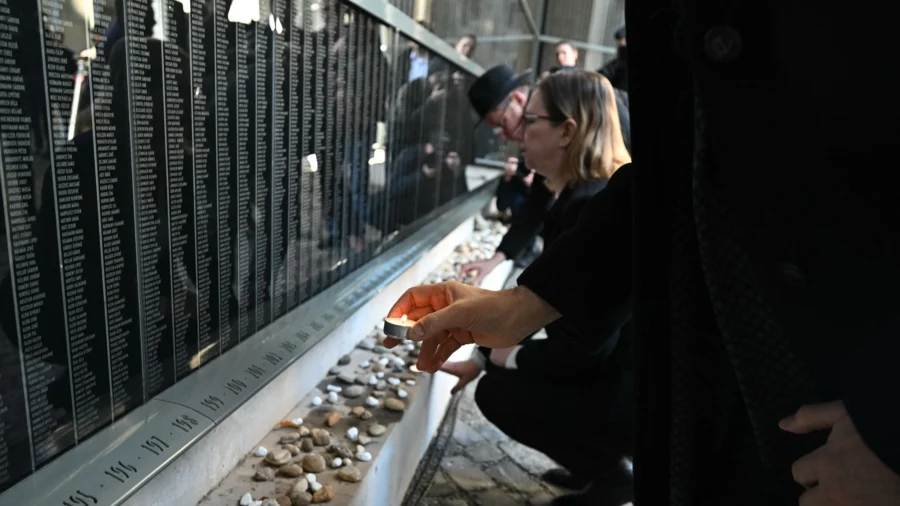 World Marks 81st Anniversary of Auschwitz Liberation | NTD