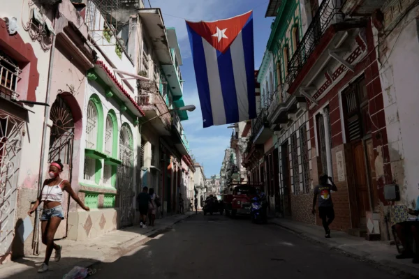 Communism Has Decimated Cuba: Panelists | NTD