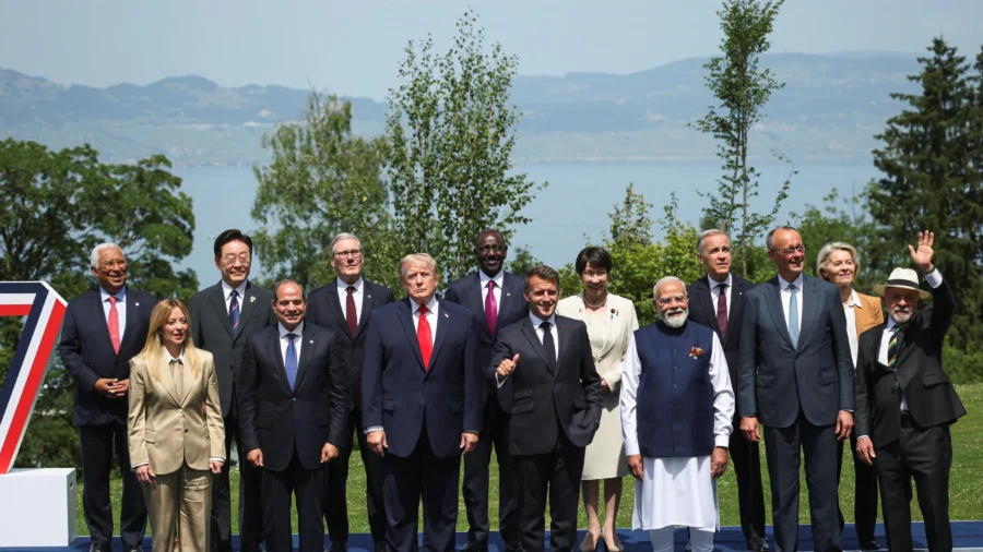 South Korea Asks Trump to Tackle North Korea's Nuclear Program | NTD