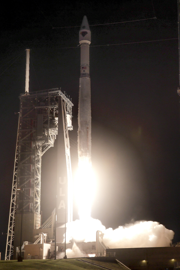 NASA's Asteroid Hunter Lucy Soars Into Sky With Diamonds | NTD