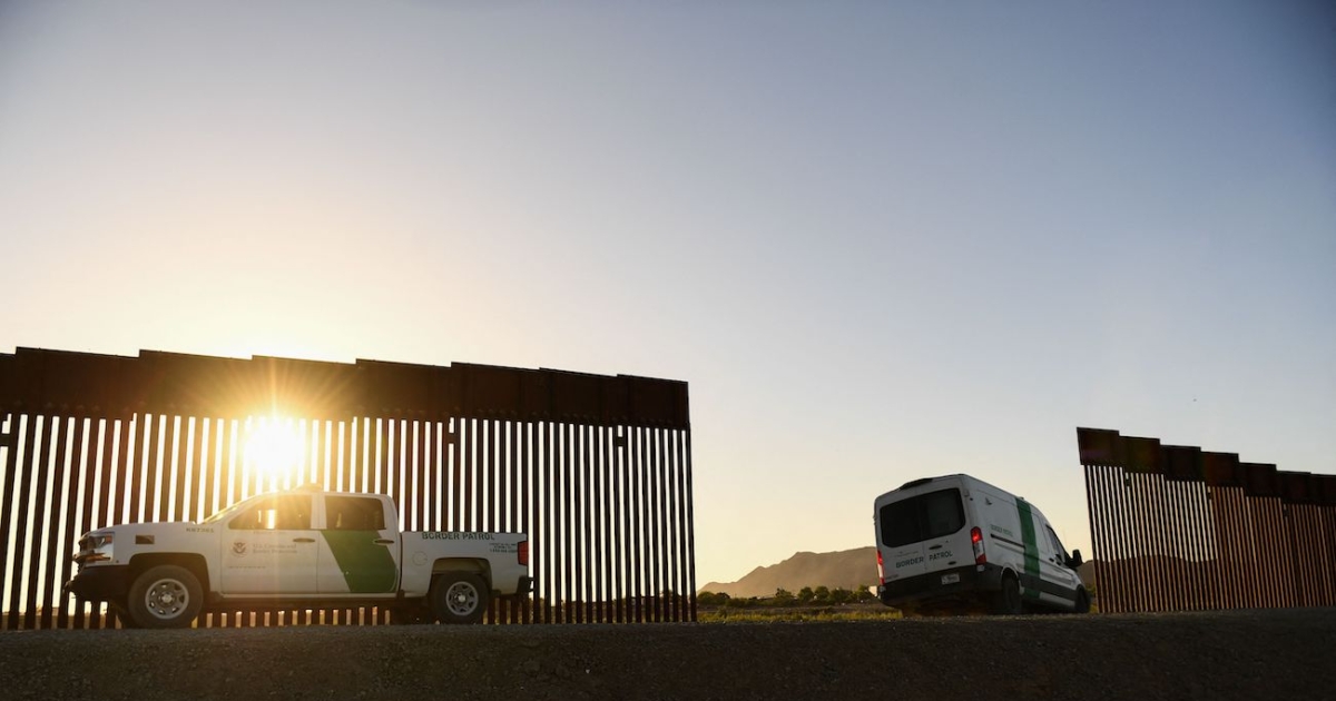 Over 1,500 Illegal Immigrants Cross Border Into El Paso in Massive ...